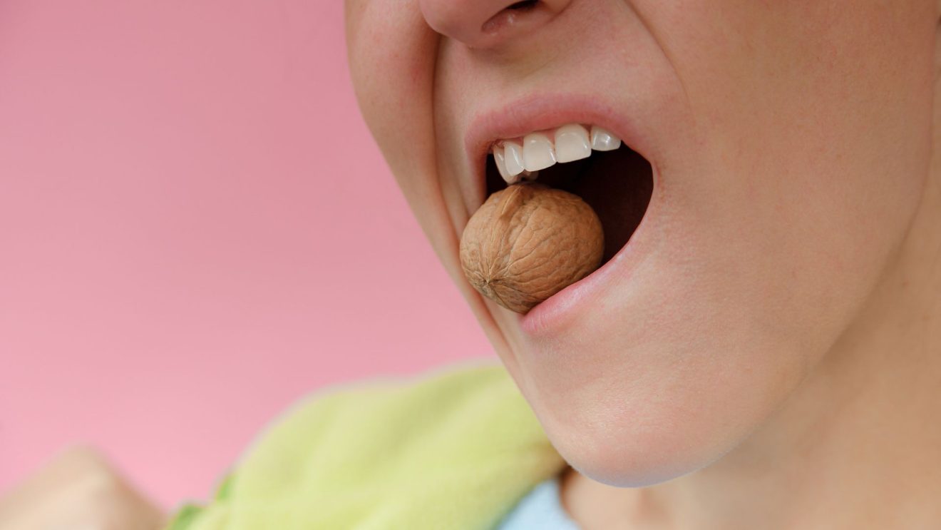 7 Ways You're Hurting Your Teeth: Tips from Li Family Dental